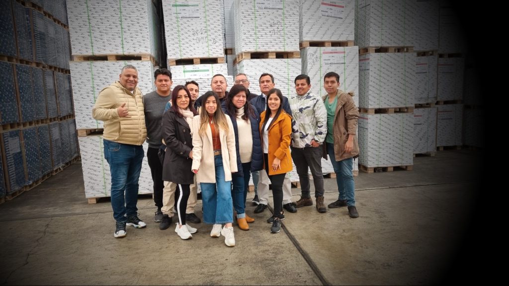 NOSOTROS - GRUPO ACUZA Papeles y Cartulinas , Papelera, papelería en Perú